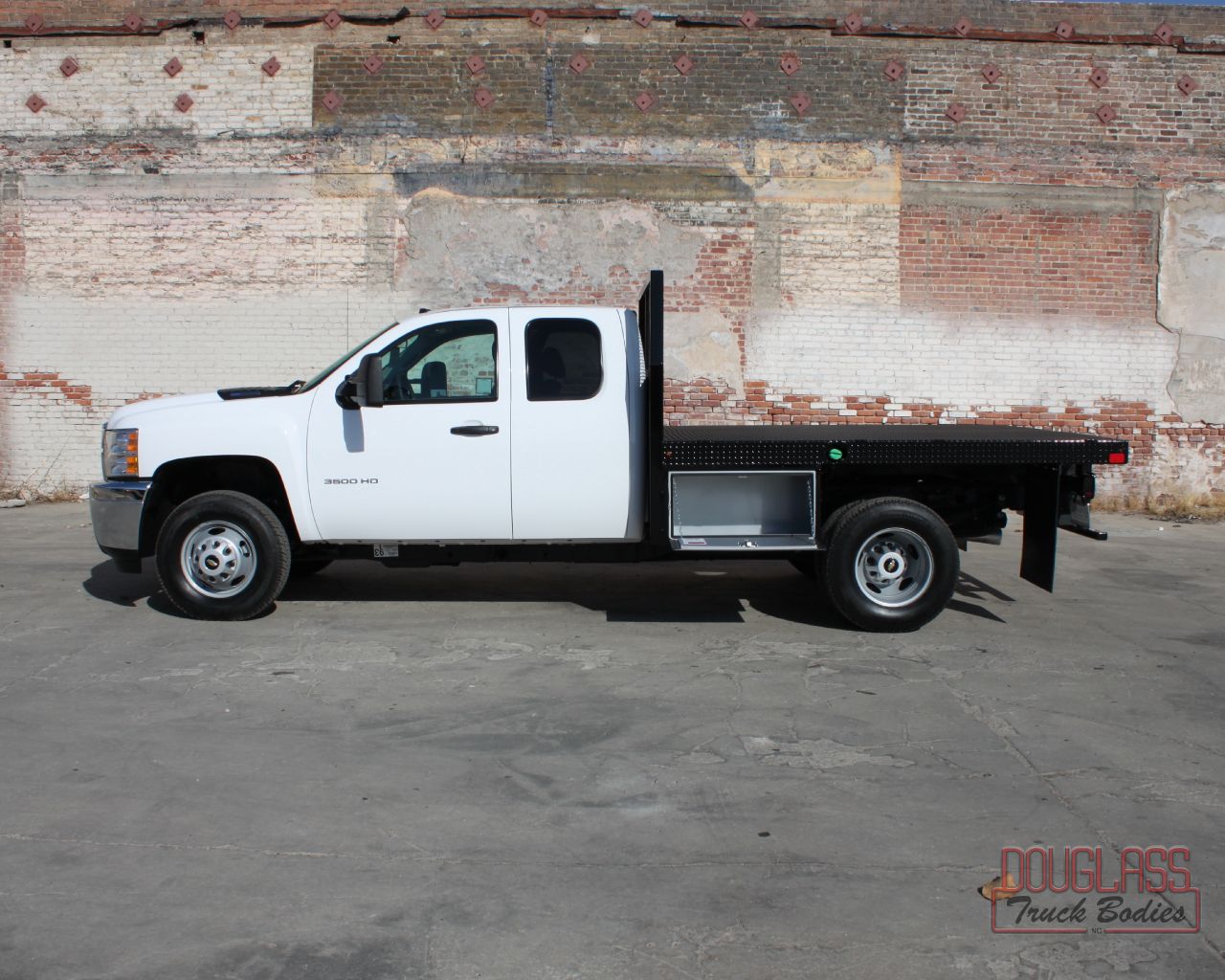 9′ Douglass Diamond Plate Flatbed - Douglass Truck Bodies