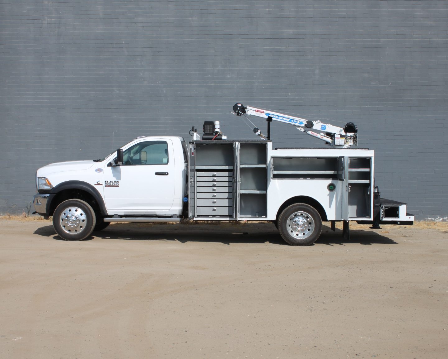 5852 Series Douglass Maximizer Heavy Crane Body - Douglass Truck Bodies