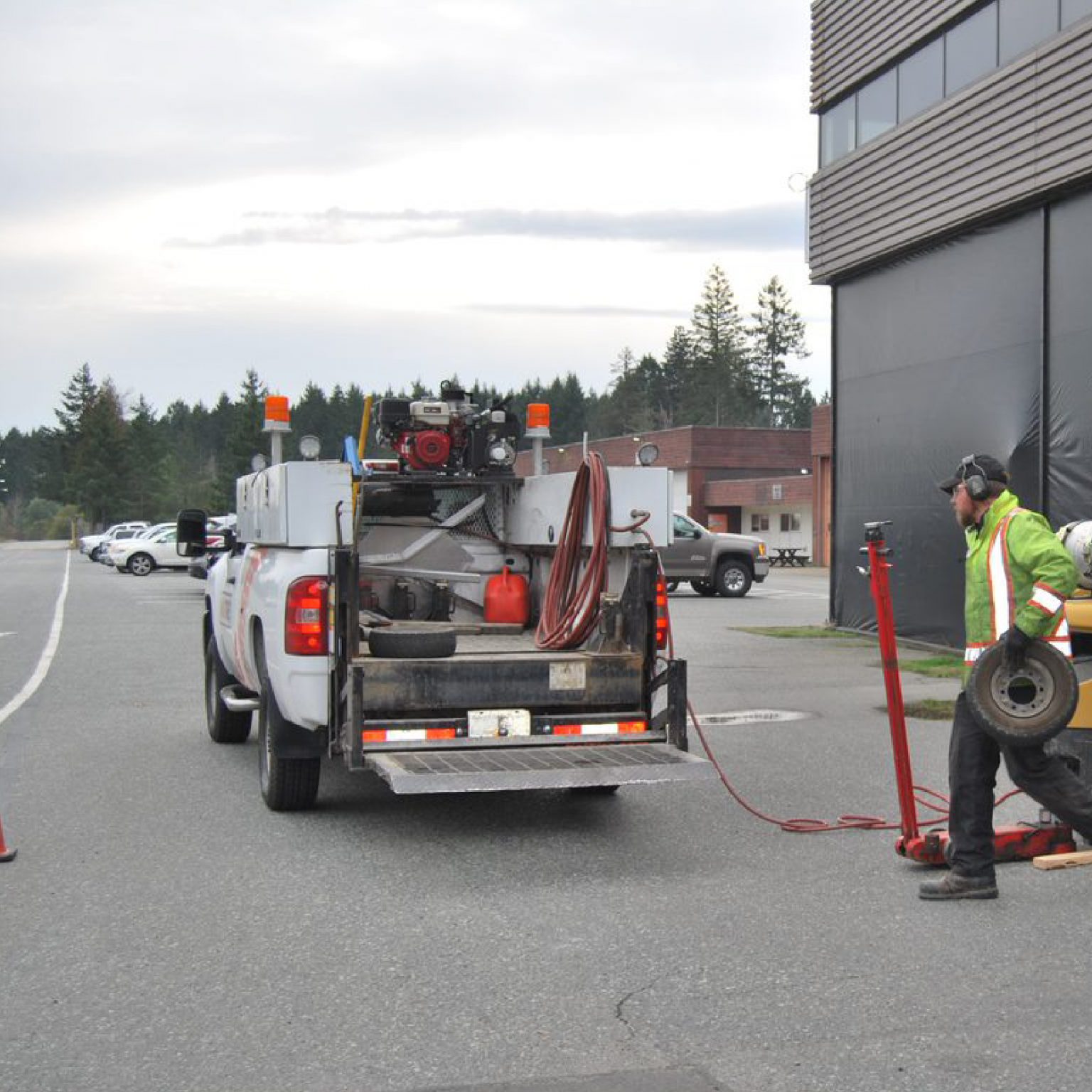 VMAC G30 Gas-Driven Air Compressor - Douglass Truck Bodies