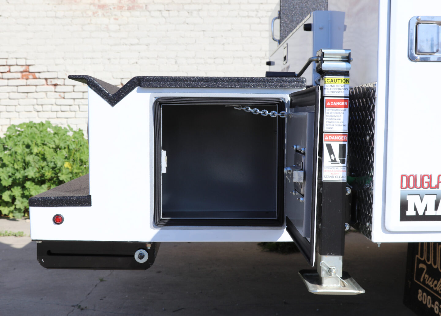 11′ Custom Douglass Maximizer Crane Body - Douglass Truck Bodies