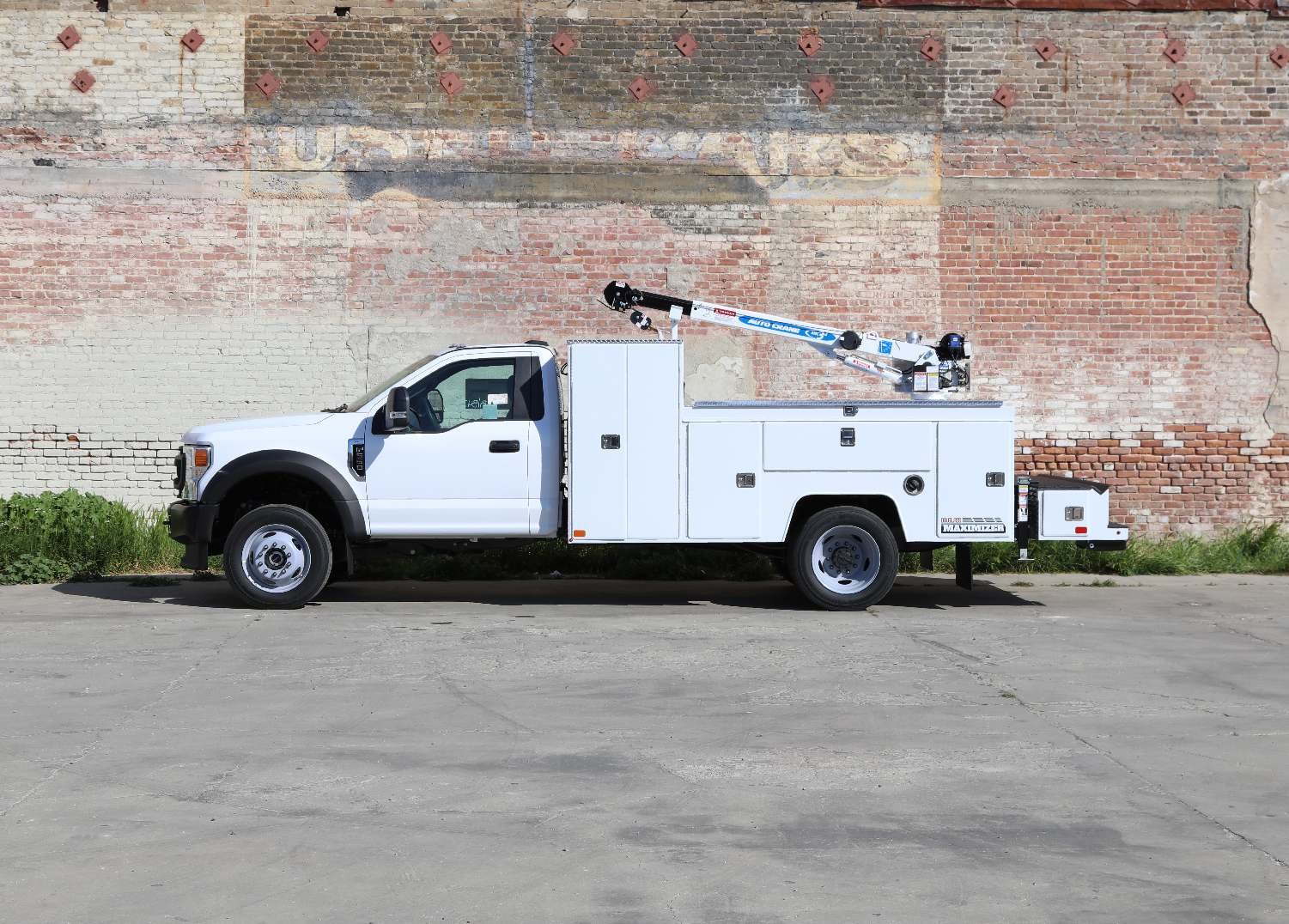 11′ Custom Douglass Maximizer Crane Body - Douglass Truck Bodies