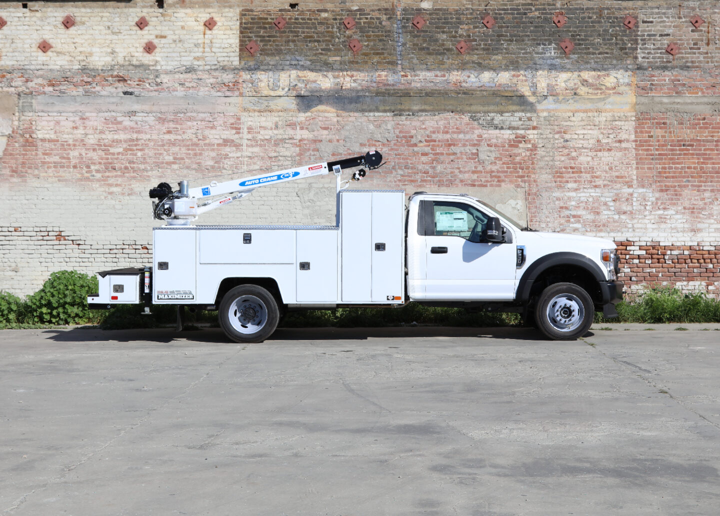 11′ Custom Douglass Maximizer Crane Body - Douglass Truck Bodies