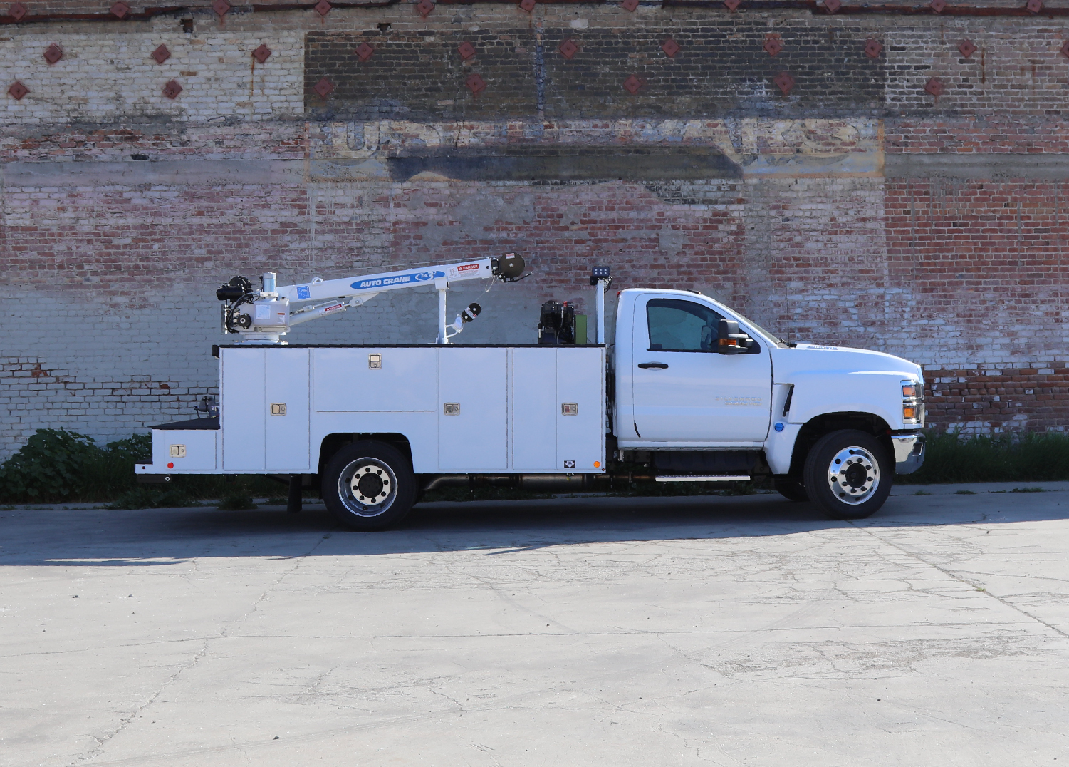 11′ Douglass Maximizer Crane Body - Douglass Truck Bodies