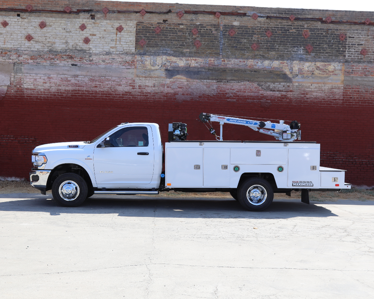 11′ Douglass Maximizer Crane Body - Douglass Truck Bodies