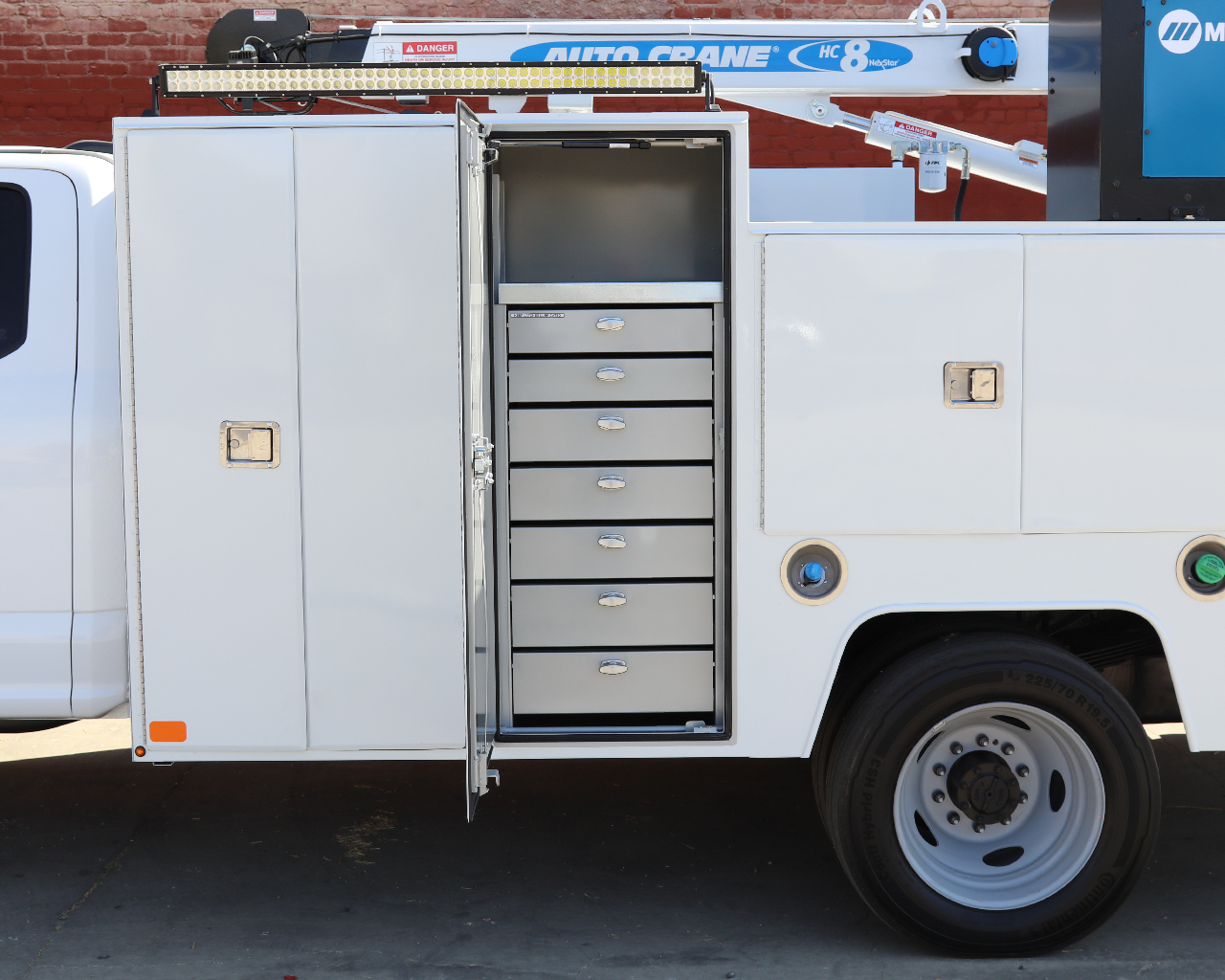 11′ Douglass Custom 6041 Maximizer Crane Body - Douglass Truck Bodies