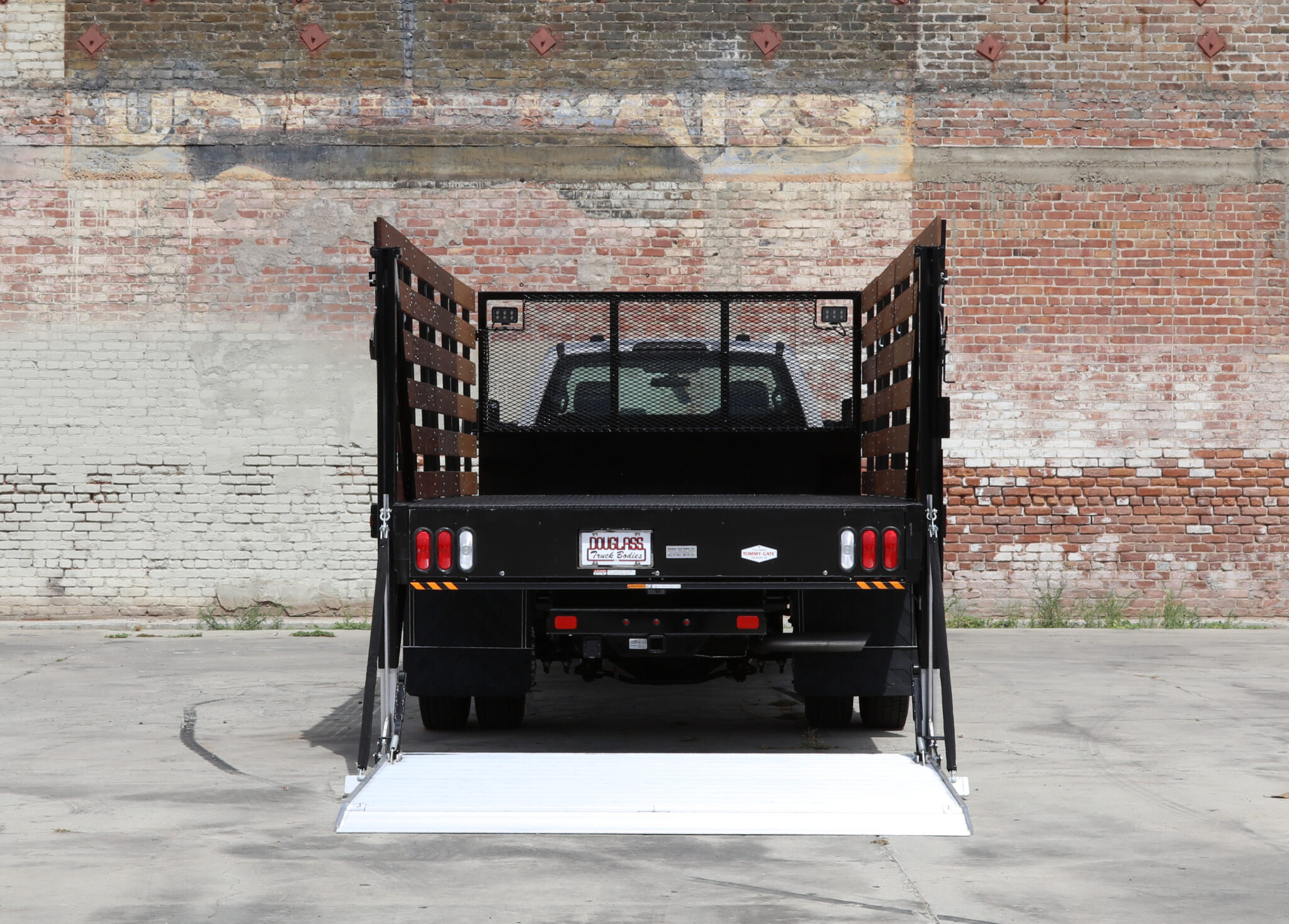 16′ Douglass Diamond Plate Flatbed - Douglass Truck Bodies