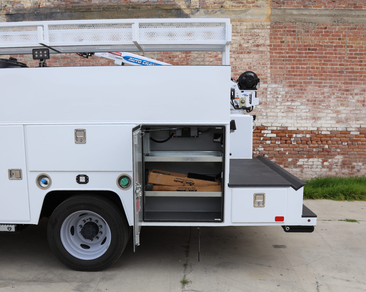 11′ Douglass Maximizer Crane Body - Douglass Truck Bodies