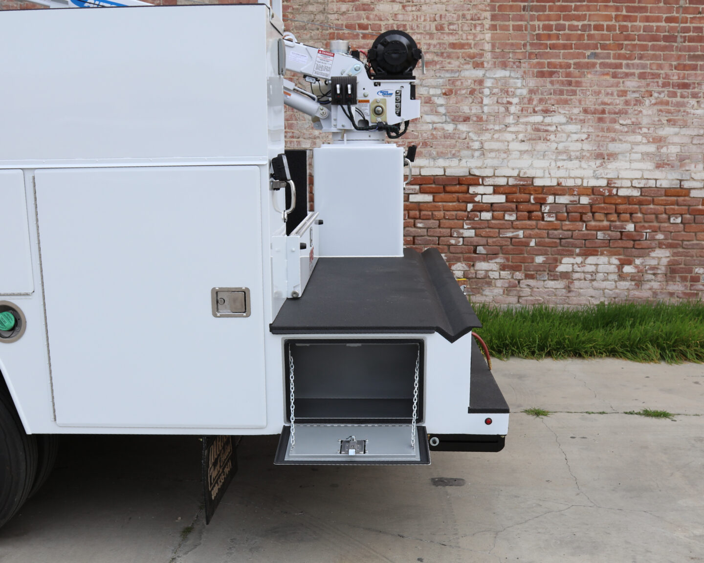 11′ Douglass Maximizer Crane Body - Douglass Truck Bodies