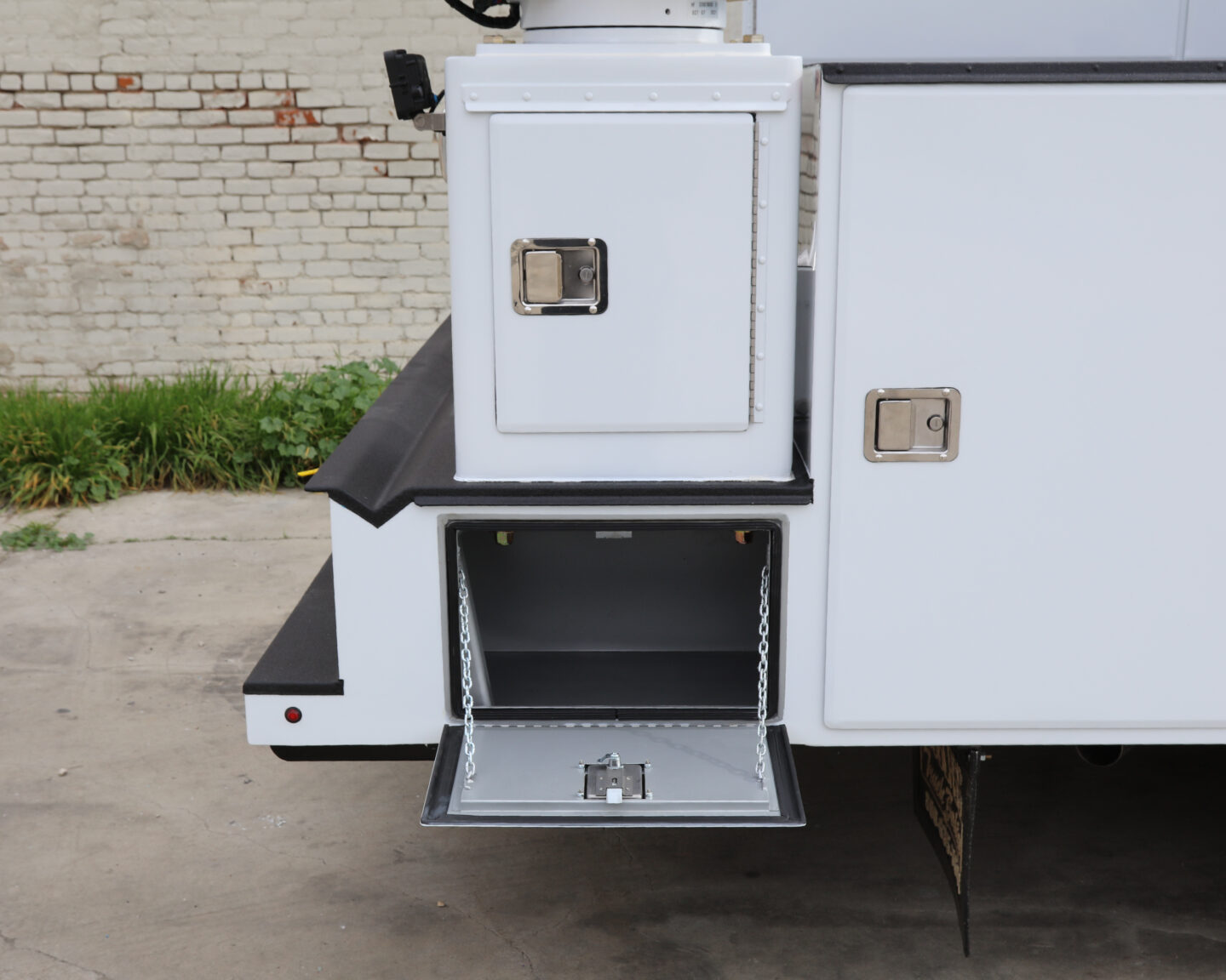 11′ Douglass Maximizer Crane Body - Douglass Truck Bodies