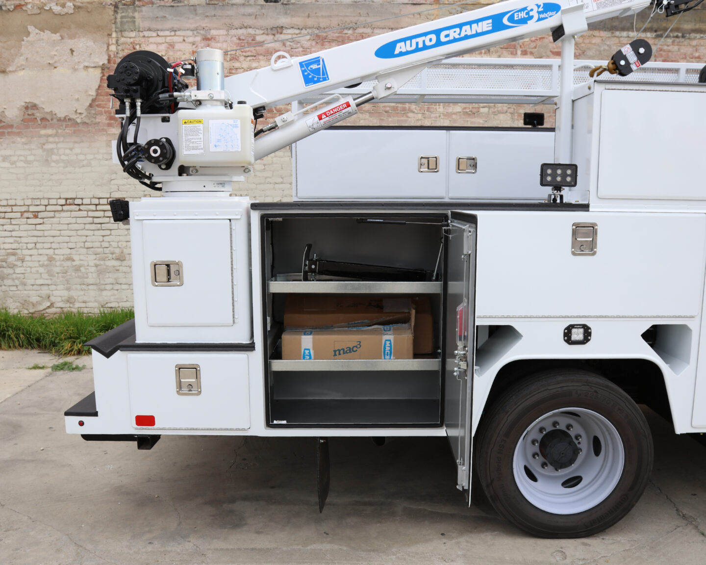 11′ Douglass Maximizer Crane Body - Douglass Truck Bodies
