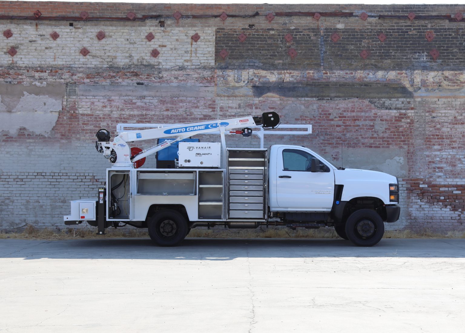 11ft Douglass Maximizer Crane Body - Douglass Truck Bodies